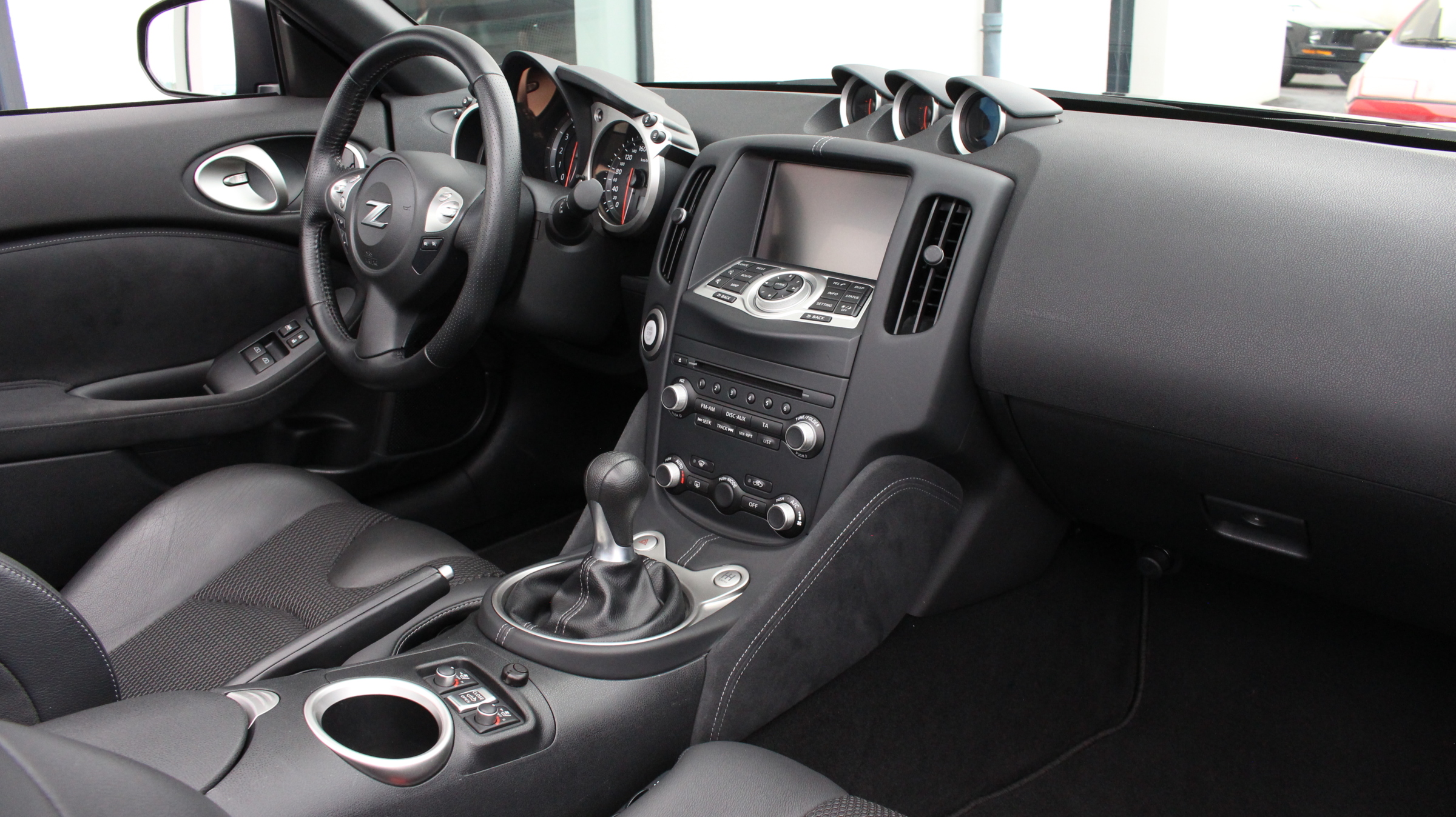 Voiture d'occasion Nissan 370Z Roadster 3.7 V6 328CH Pack GPS - Réf ...